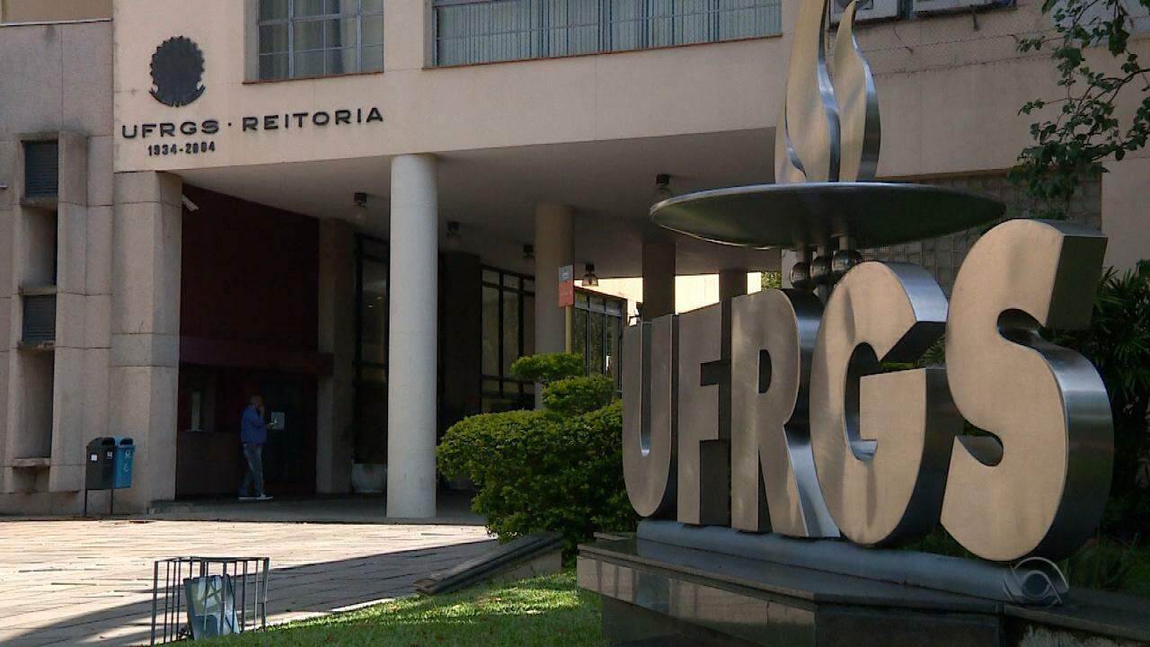 UFRGS divulga gabaritos do primeiro dia de provas do Vestibular 2023 ...