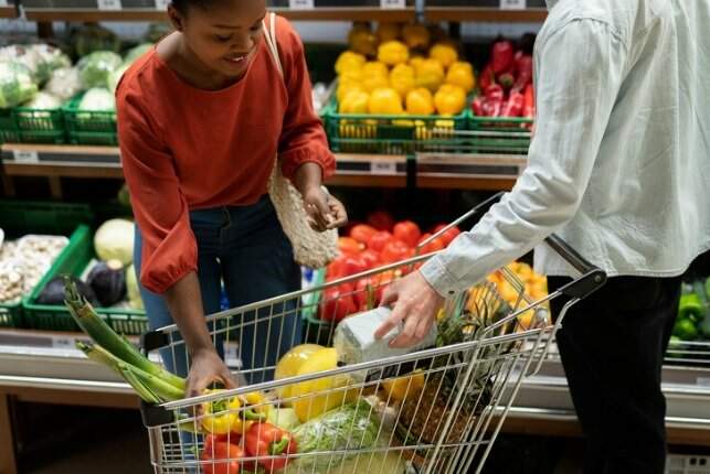 Entenda por que os brasileiros estão mudando seus hábitos de consumo - Rádio Pampa